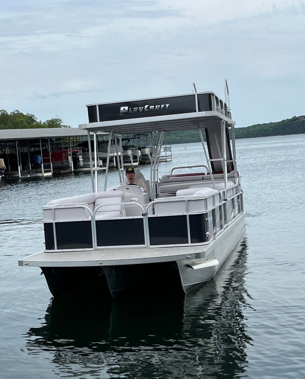 200HP 26 foot pontoon | Panther Bay